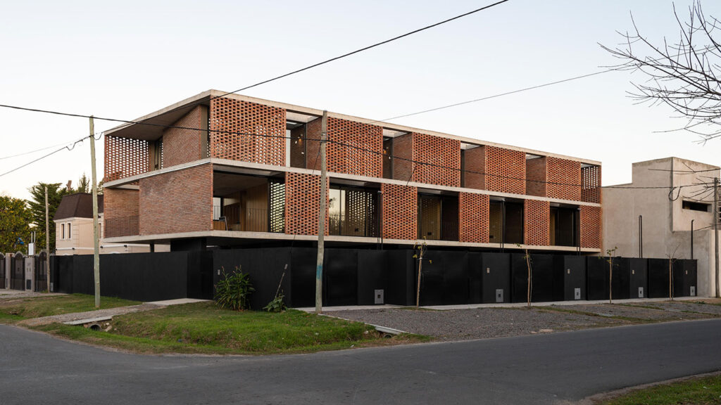 Cinco casas en City Bell – Revista PLOT