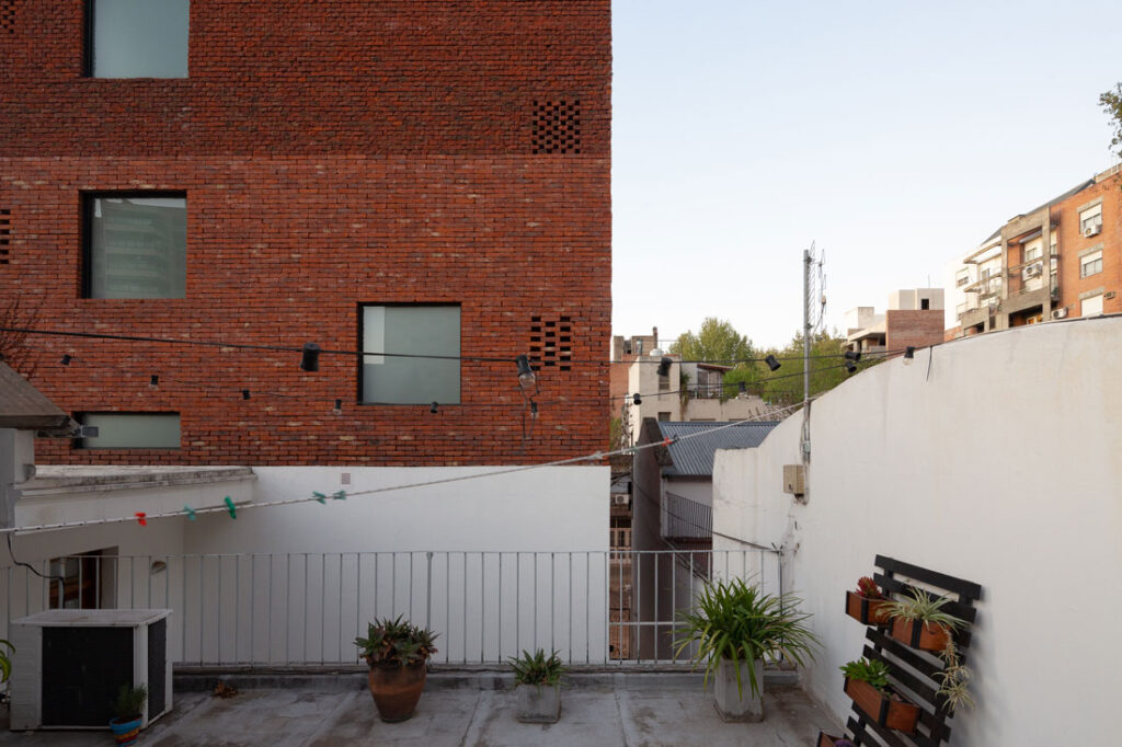 Edificio de oficinas – Revista PLOT